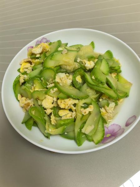 西葫芦炒鸡蛋怎么炒好吃_西葫芦炒鸡蛋的做法窍门-第1张图片-山城妙识