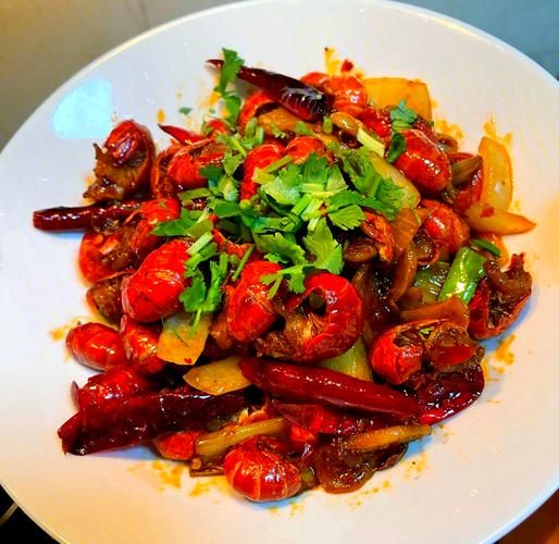 饭店麻辣小龙虾怎么做_家庭版复刻技巧-第1张图片-山城妙识 饭店麻辣小龙虾怎么做_家庭版复刻技巧-第1张图片-山城妙识