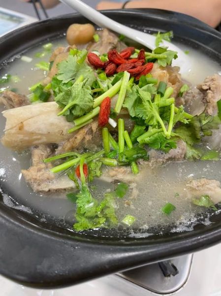 羊骨头汤怎么熬成白色_羊汤变白技巧-第3张图片-山城妙识