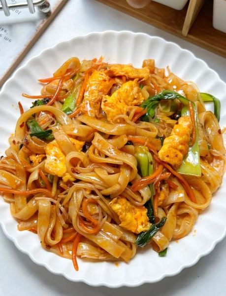 广东正宗炒河粉怎么做_家常做法-第1张图片-山城妙识 广东正宗炒河粉怎么做_家常做法-第1张图片-山城妙识