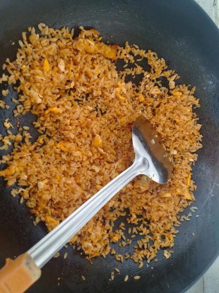 蛋炒饭怎么做好吃_小学生也能学会的简单做法-第3张图片-山城妙识