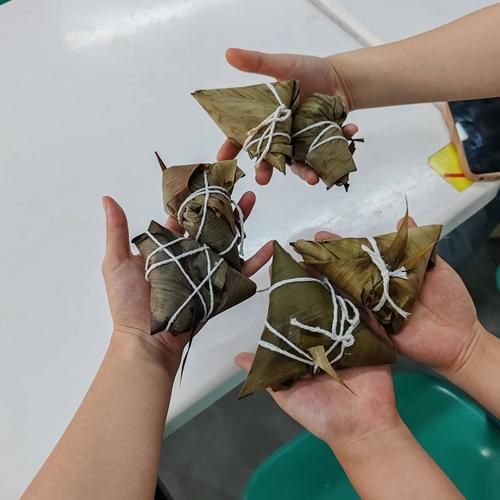 端午节包粽子活动怎么拍_包粽子活动照片怎么构图-第1张图片-山城妙识