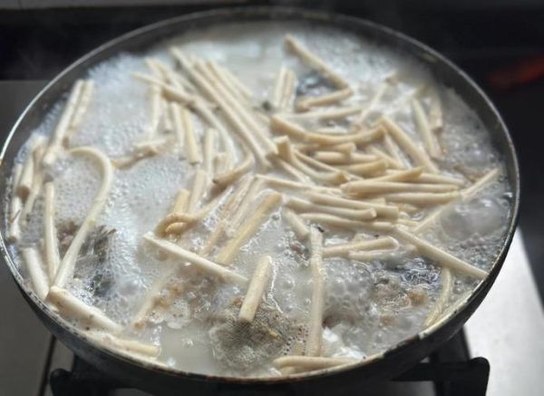 通草鲫鱼汤放多少通草合适_通草用量一次放几克-第1张图片-山城妙识