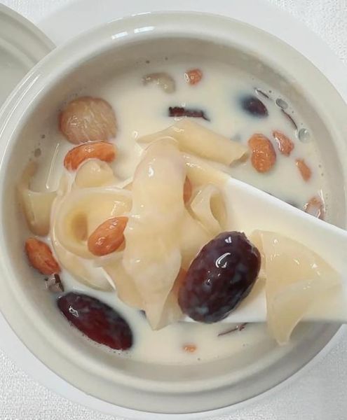 花胶炖鲜奶怎么做_花胶炖鲜奶的功效与禁忌-第1张图片-山城妙识 花胶炖鲜奶怎么做_花胶炖鲜奶的功效与禁忌-第1张图片-山城妙识