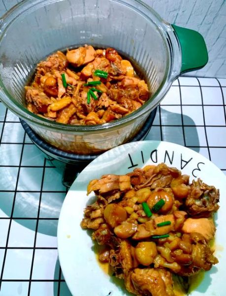 广式栗子焖鸡怎么做_栗子焖鸡需要焯水吗-第1张图片-山城妙识 广式栗子焖鸡怎么做_栗子焖鸡需要焯水吗-第1张图片-山城妙识