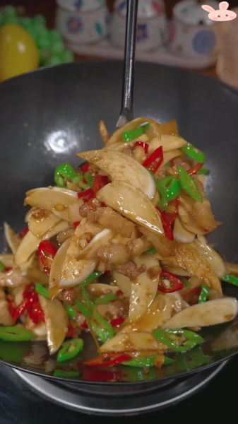 高笋炒肉要不要焯水_高笋炒肉焯水好处-第1张图片-山城妙识