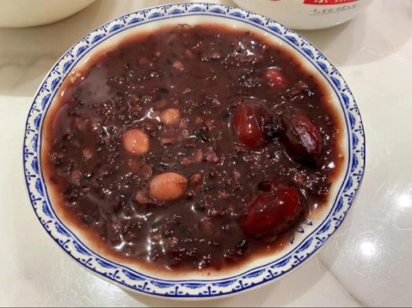 黑糯米粥的功效与禁忌_适合什么人吃-第2张图片-山城妙识 黑糯米粥的功效与禁忌_适合什么人吃-第2张图片-山城妙识