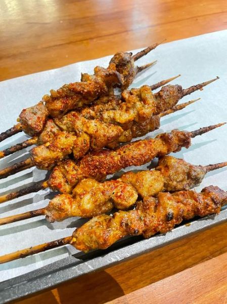 如何烤羊肉串_羊肉串腌制多久才入味-第1张图片-山城妙识