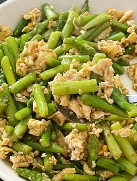 芦笋炒鸡蛋怎么做_芦笋炒鸡蛋需要焯水吗-第2张图片-山城妙识