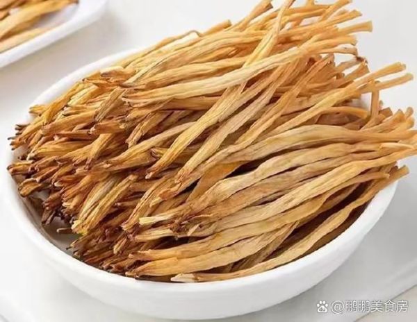 黄花菜怎么泡发_黄花菜炒肉的做法步骤-第1张图片-山城妙识