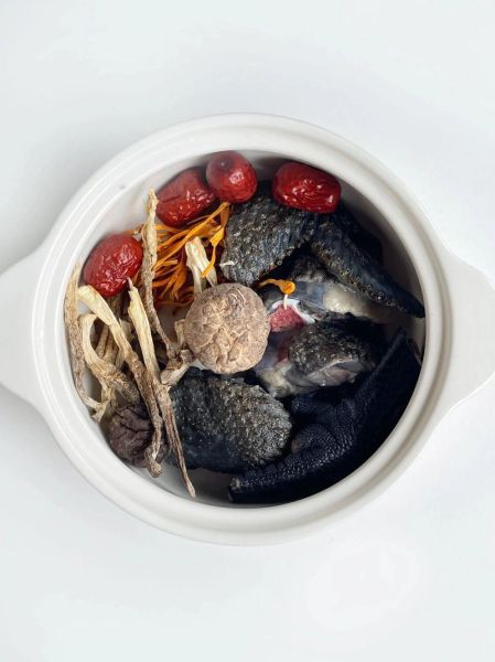 香菇乌鸡汤怎么炖好喝_香菇乌鸡汤的做法大全-第1张图片-山城妙识