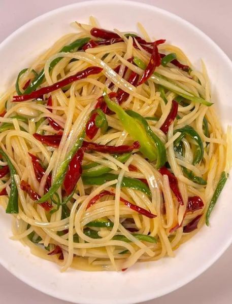 青椒土豆丝怎么炒才脆_家常做法详细步骤-第2张图片-山城妙识