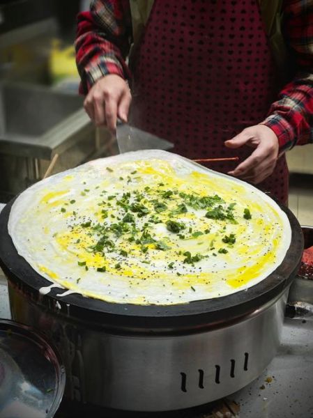 家常摊煎饼怎么做_摊煎饼面糊比例是多少-第1张图片-山城妙识 家常摊煎饼怎么做_摊煎饼面糊比例是多少-第1张图片-山城妙识