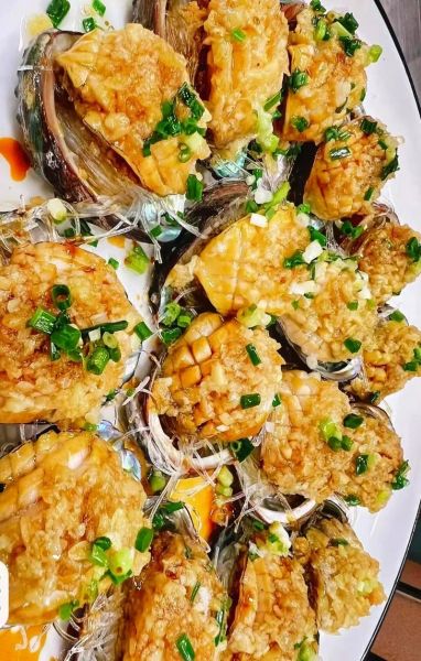 蒜蓉粉丝蒸鲍鱼怎么做_蒜蓉粉丝蒸鲍鱼需要蒸多久-第3张图片-山城妙识