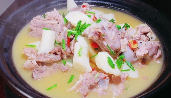 炖大骨汤怎么做_大骨汤炖多久才白-第3张图片-山城妙识