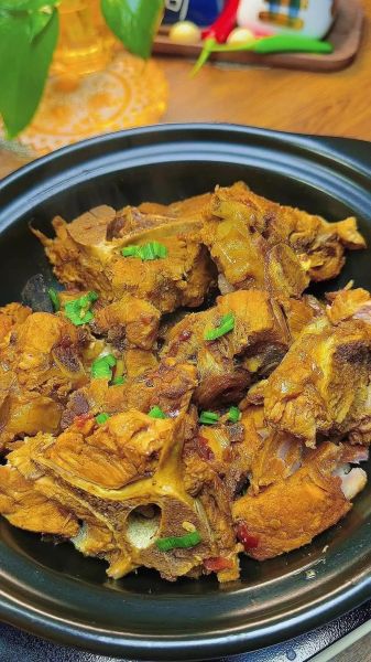 炖大骨汤怎么做_大骨汤炖多久才白-第2张图片-山城妙识