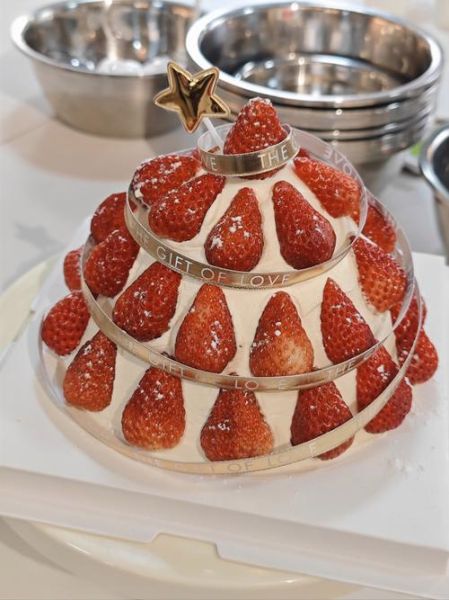 草莓夹心大蛋糕怎么做_草莓夹心大蛋糕保存多久-第1张图片-山城妙识