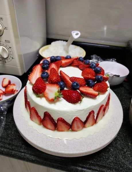 草莓夹心大蛋糕怎么做_草莓夹心大蛋糕保存多久-第2张图片-山城妙识