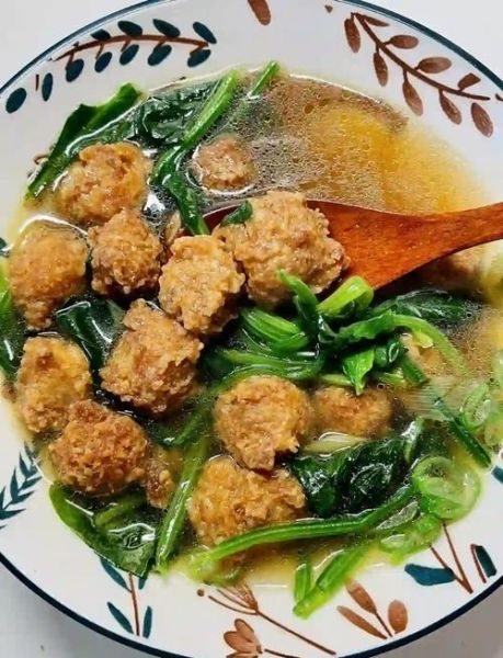 菠菜豆腐丸子汤怎么做_菠菜豆腐丸子汤热量高吗-第1张图片-山城妙识 菠菜豆腐丸子汤怎么做_菠菜豆腐丸子汤热量高吗-第1张图片-山城妙识