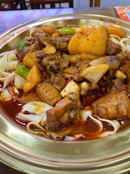 正宗大盘鸡面怎么做_家庭版大盘鸡面做法-第1张图片-山城妙识