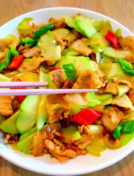 佛手瓜怎么炒好吃_佛手瓜炒什么肉最香-第1张图片-山城妙识