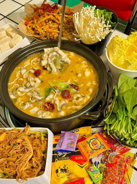 酸菜鱼火锅涮什么菜最好吃_哪些蔬菜最搭-第1张图片-山城妙识 酸菜鱼火锅涮什么菜最好吃_哪些蔬菜最搭-第1张图片-山城妙识