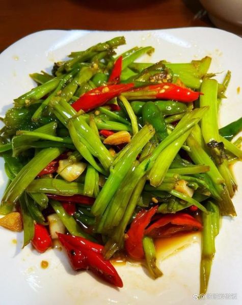 辣炒空心菜梗怎么做_空心菜梗炒多久才脆-第3张图片-山城妙识