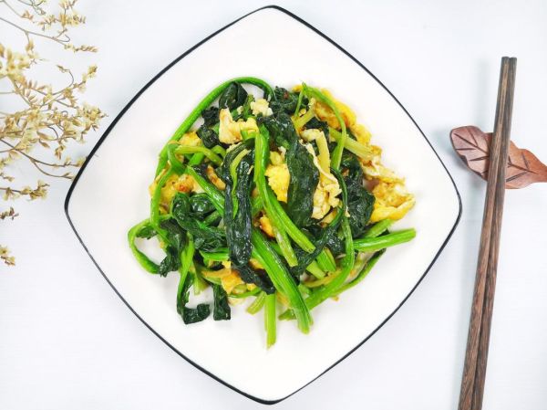 菠菜炒鸡蛋菠菜用焯水吗_焯水还是不焯水-第2张图片-山城妙识