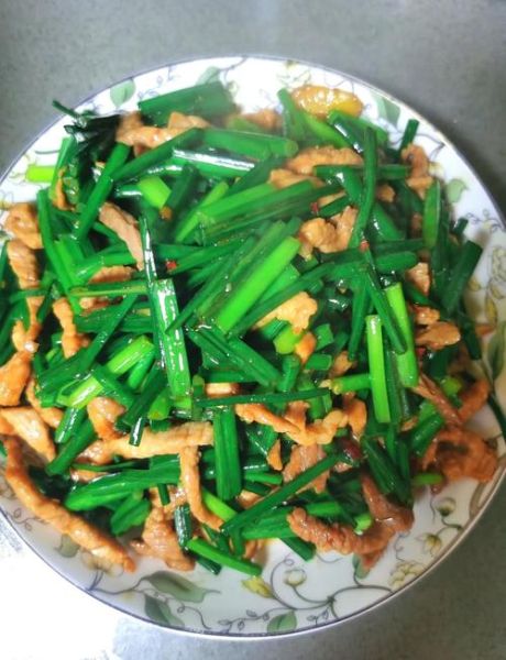 韭菜苔炒肉丝怎么做_韭菜苔炒肉丝家常做法-第1张图片-山城妙识