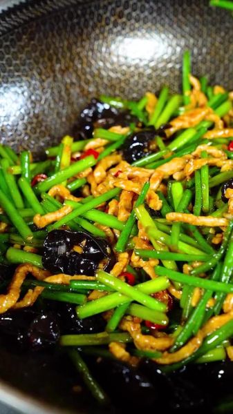 韭菜苔炒肉丝怎么做_韭菜苔炒肉丝家常做法-第3张图片-山城妙识