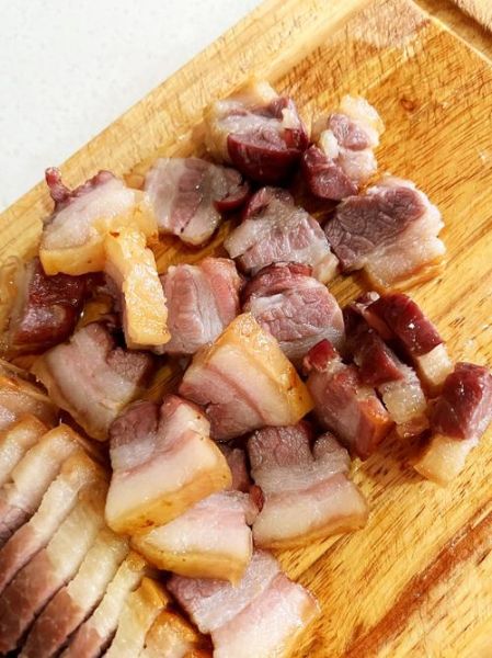 培根怎么炒好吃_家常培根炒菜视频教程-第1张图片-山城妙识