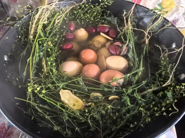 三月三煮鸡蛋的草是什么草_荠菜花地菜功效-第3张图片-山城妙识