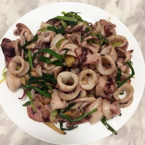 爆炒鱿鱼卷怎么做_爆炒鱿鱼卷焯水还是直接炒-第2张图片-山城妙识