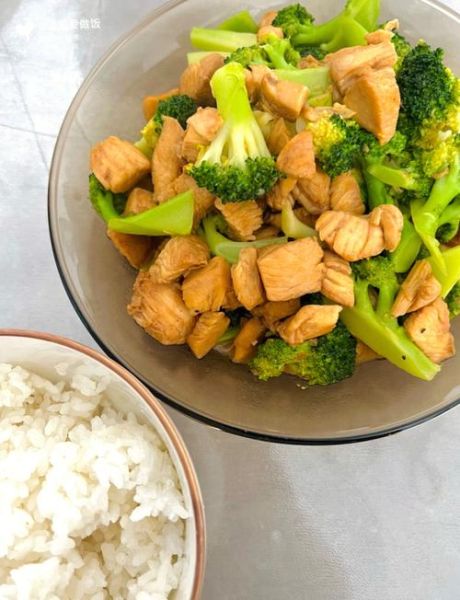 鸡胸肉炒西兰花怎么做_鸡胸肉炒西兰花热量高吗-第2张图片-山城妙识