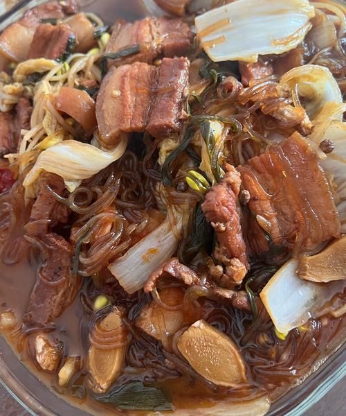 东北猪肉炖粉条怎么做_家常做法窍门-第1张图片-山城妙识