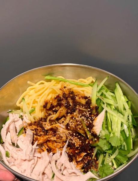 鸡丝凉面图片高清_鸡丝凉面怎么做才好吃-第1张图片-山城妙识