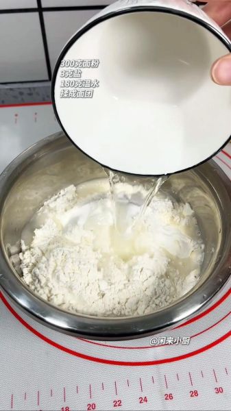 猪肉大葱馅饼怎么做_馅饼皮怎样和才酥软-第1张图片-山城妙识