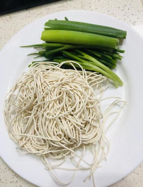 葱油拌面怎么做_最简单的葱油拌面做法-第2张图片-山城妙识