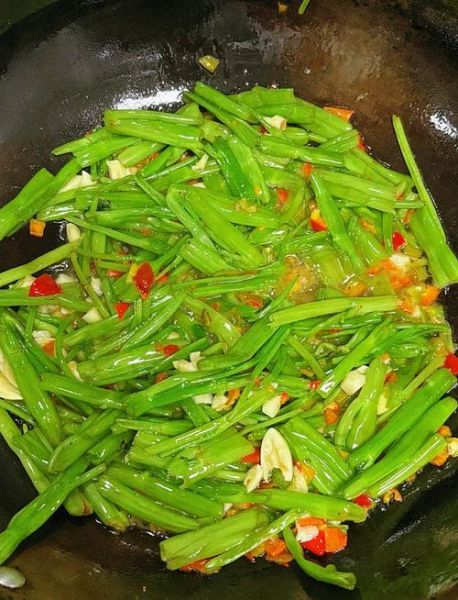 空心菜梗怎么炒才脆_空心菜梗焯水几分钟-第1张图片-山城妙识