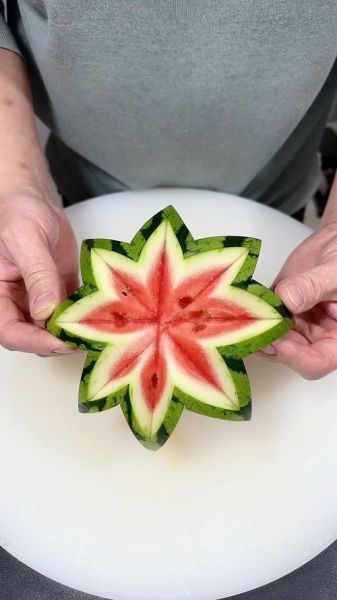 西瓜皮怎么切花_西瓜皮切花教程-第1张图片-山城妙识