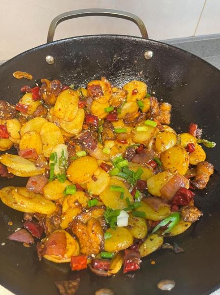 干锅土豆怎么做_家常干锅土豆片做法-第3张图片-山城妙识