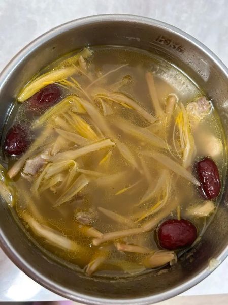 新鲜黄花菜怎么煮汤_新鲜黄花菜煮汤做法-第1张图片-山城妙识