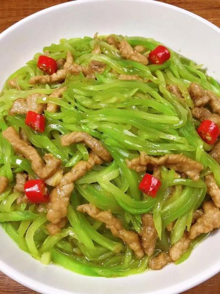 莴笋怎么炒好吃又香_莴笋炒肉的做法-第1张图片-山城妙识