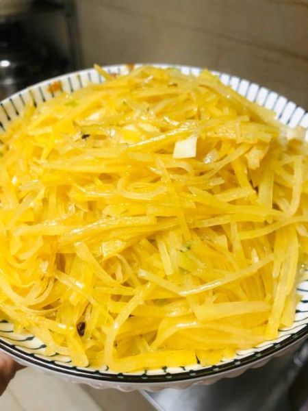 家常醋溜土豆丝怎么做_醋溜土豆丝为什么脆爽不软-第2张图片-山城妙识