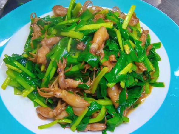 海兔炒韭菜怎么做好吃_海兔炒韭菜的家常做法窍门-第1张图片-山城妙识