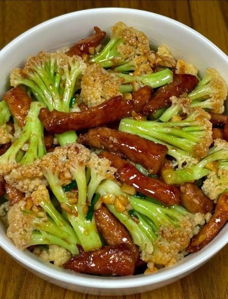 菜花炒肉怎么炒好吃_菜花炒肉的家常做法-第1张图片-山城妙识