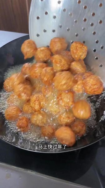 炸瘦肉丸怎么做_炸瘦肉丸配方比例-第1张图片-山城妙识