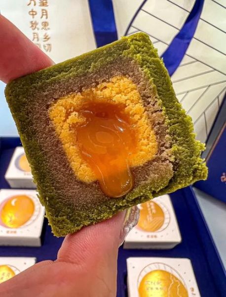 蛋黄流心月饼怎么做_蛋黄流心月饼哪个牌子好吃-第1张图片-山城妙识