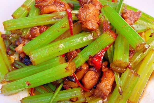 芹菜炒什么好吃_芹菜和什么搭配最香-第2张图片-山城妙识