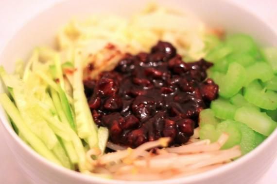 黄豆酱怎么做炸酱面_炸酱面黄豆酱比例是多少-第2张图片-山城妙识